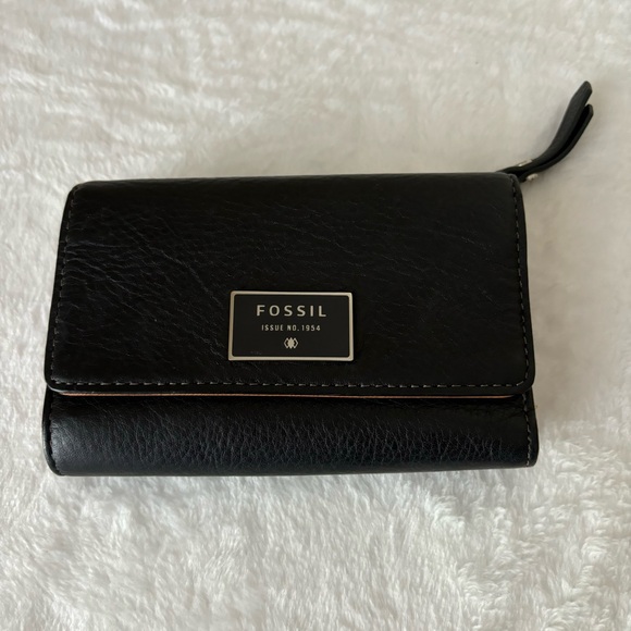 Fossil | Bags | Fossil Issue 954 Black Leather Trifold Wallet | Poshmark